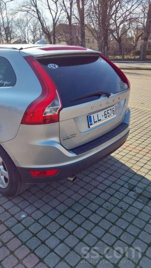 Pelēks Volvo XC60 2012 Ventspils, ar dzinēja tilpumu 2.00 L un nobraukumu 340 tūkst. km par 5000 €, foto 4 vietnē AUTOMOTO.COM.LV