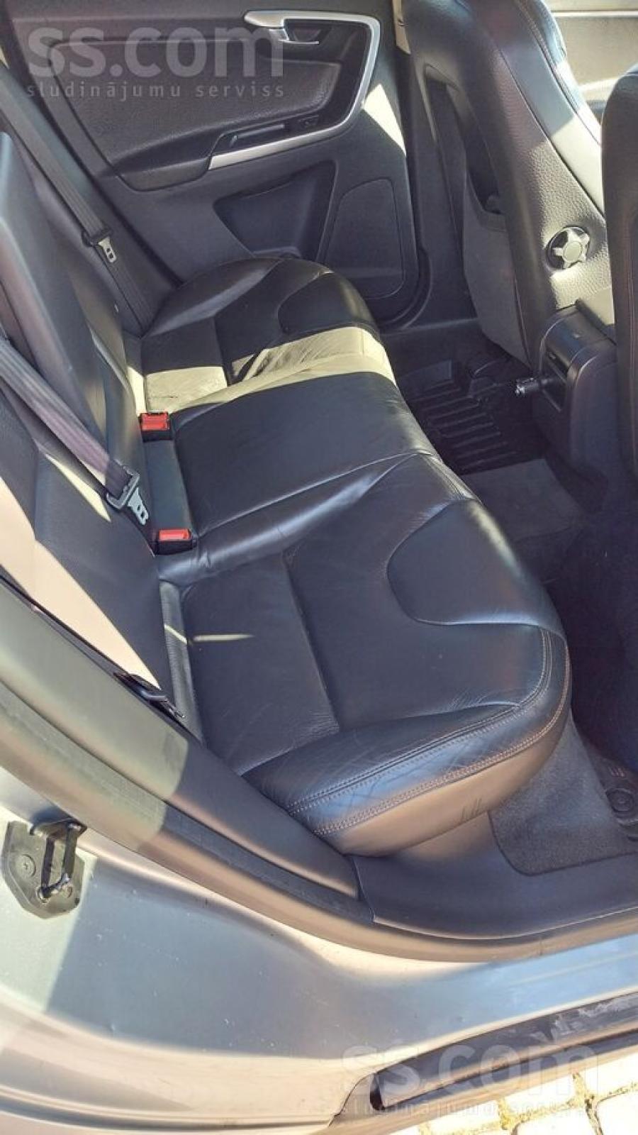 Pelēks Volvo XC60 2012 Ventspils, ar dzinēja tilpumu 2.00 L un nobraukumu 340 tūkst. km par 5000 €, foto 9 vietnē AUTOMOTO.COM.LV