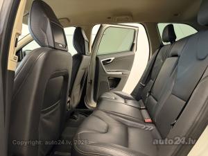 Grey Volvo XC60 2012 in Tallinn, with an engine capacity of 2.40 L and mileage of 187 thousand km for 12500 €, photo 7 on AUTOMOTO.COM.LV