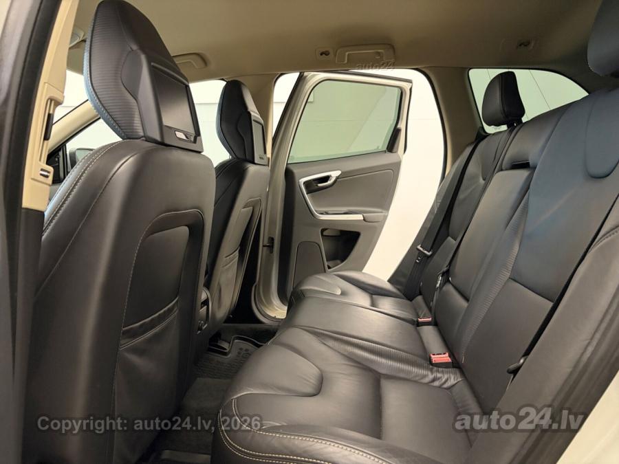 Grey Volvo XC60 2012 in Tallinn, with an engine capacity of 2.40 L and mileage of 187 thousand km for 12500 €, photo 7 on AUTOMOTO.COM.LV