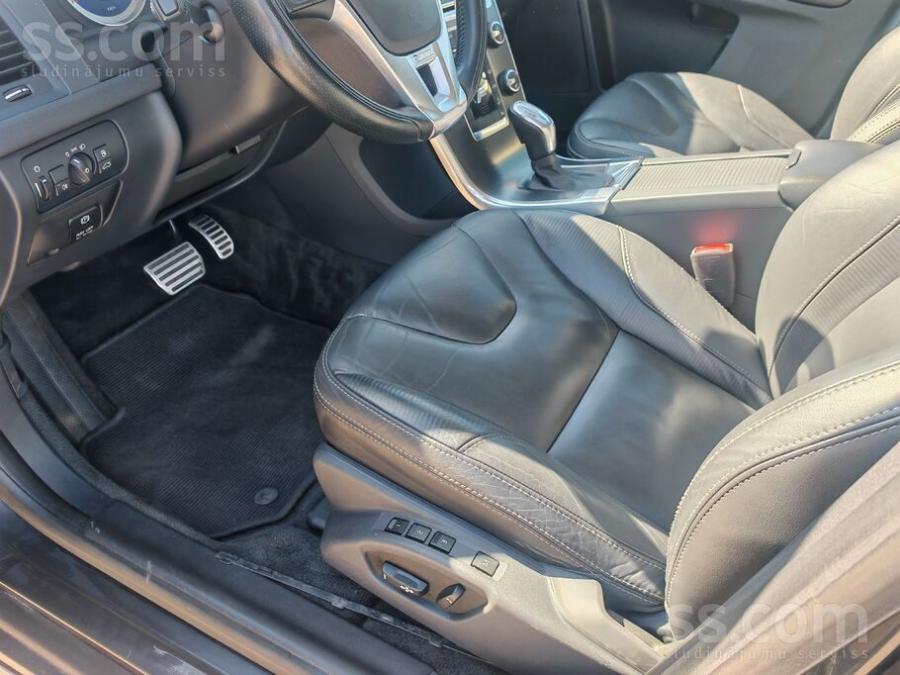 Pelēks Volvo XC60 2012 Rīga, ar dzinēja tilpumu 2.40 L un nobraukumu 335 tūkst. km par 9490 €, foto 16 vietnē AUTOMOTO.COM.LV
