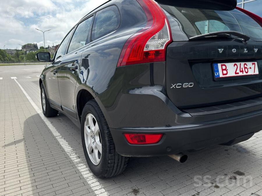 Grey Volvo XC60 2012 in Rezekne, with an engine capacity of 2.00 L and mileage of 257 thousand km for 8900 €, photo 5 on AUTOMOTO.COM.LV