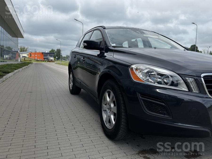 Grey Volvo XC60 2012 in Rezekne, with an engine capacity of 2.00 L and mileage of 257 thousand km for 8900 €, photo 8 on AUTOMOTO.COM.LV