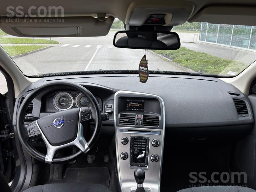 Grey Volvo XC60 2012 in Rezekne, with an engine capacity of 2.00 L and mileage of 257 thousand km for 8900 €, photo 13 on AUTOMOTO.COM.LV