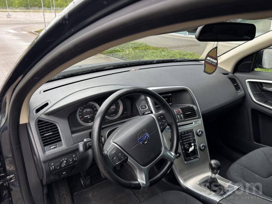 Grey Volvo XC60 2012 in Rezekne, with an engine capacity of 2.00 L and mileage of 257 thousand km for 8900 €, photo 14 on AUTOMOTO.COM.LV