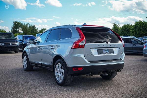 Grey Volvo XC60 2012 in Marijampole, with an engine capacity of 2.40 L and mileage of 190 thousand km for 10950 €, photo 6 on AUTOMOTO.COM.LV