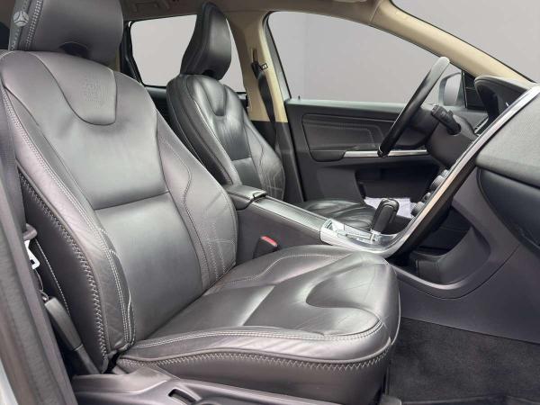Pelēks Volvo XC60 2012 Kauņa, ar dzinēja tilpumu 2.00 L un nobraukumu 273 tūkst. km par 10999 €, foto 8 vietnē AUTOMOTO.COM.LV