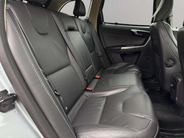 Grey Volvo XC60 2012 in Kaunas, with an engine capacity of 2.00 L and mileage of 273 thousand km for 10999 €, photo 10 on AUTOMOTO.COM.LV
