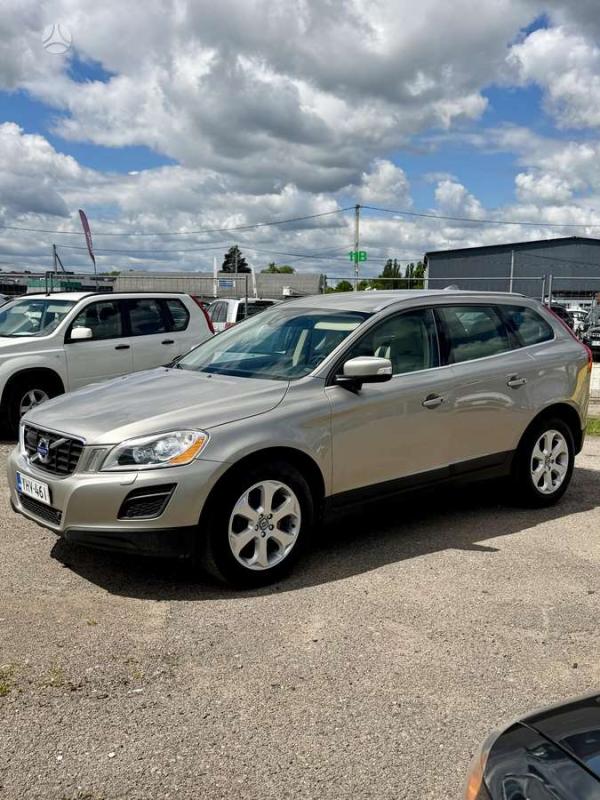 Pelēks Volvo XC60 2012 Kauņa, ar dzinēja tilpumu 2.40 L un nobraukumu 346 tūkst. km par 7500 €, foto 3 vietnē AUTOMOTO.COM.LV