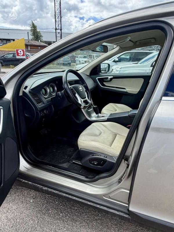 Pelēks Volvo XC60 2012 Kauņa, ar dzinēja tilpumu 2.40 L un nobraukumu 346 tūkst. km par 7500 €, foto 7 vietnē AUTOMOTO.COM.LV