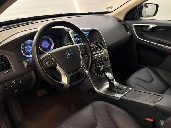 Pelēks Volvo XC60 2012 Marijampole, ar dzinēja tilpumu 2.40 L un nobraukumu 200 tūkst. km par 11750 €, foto 2 vietnē AUTOMOTO.COM.LV