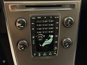 Pelēks Volvo XC60 2012 Marijampole, ar dzinēja tilpumu 2.40 L un nobraukumu 200 tūkst. km par 11750 €, foto 4 vietnē AUTOMOTO.COM.LV