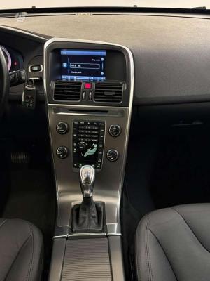 Pelēks Volvo XC60 2012 Marijampole, ar dzinēja tilpumu 2.40 L un nobraukumu 200 tūkst. km par 11750 €, foto 6 vietnē AUTOMOTO.COM.LV