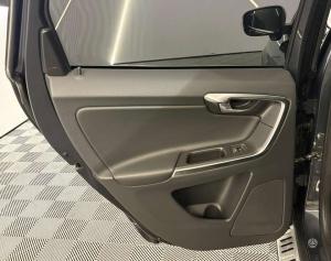 Pelēks Volvo XC60 2012 Marijampole, ar dzinēja tilpumu 2.40 L un nobraukumu 200 tūkst. km par 11750 €, foto 12 vietnē AUTOMOTO.COM.LV