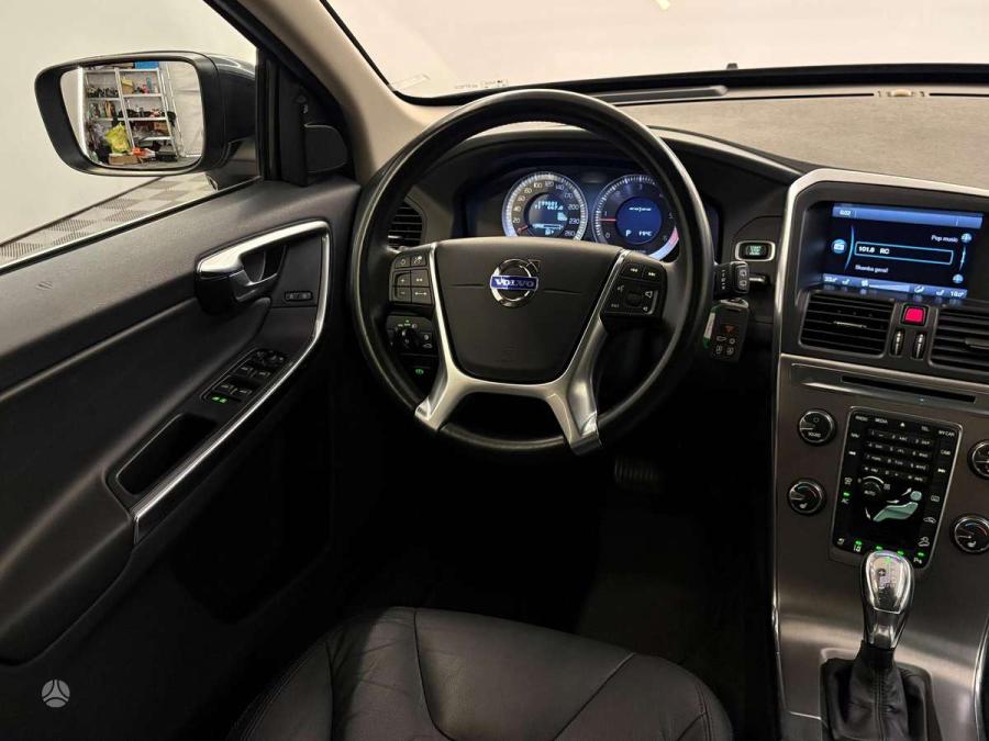 Pelēks Volvo XC60 2012 Marijampole, ar dzinēja tilpumu 2.40 L un nobraukumu 200 tūkst. km par 11750 €, foto 13 vietnē AUTOMOTO.COM.LV