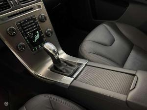 Pelēks Volvo XC60 2012 Marijampole, ar dzinēja tilpumu 2.40 L un nobraukumu 200 tūkst. km par 11750 €, foto 14 vietnē AUTOMOTO.COM.LV