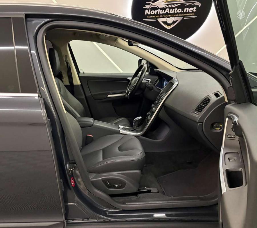 Pelēks Volvo XC60 2012 Marijampole, ar dzinēja tilpumu 2.40 L un nobraukumu 200 tūkst. km par 11750 €, foto 19 vietnē AUTOMOTO.COM.LV