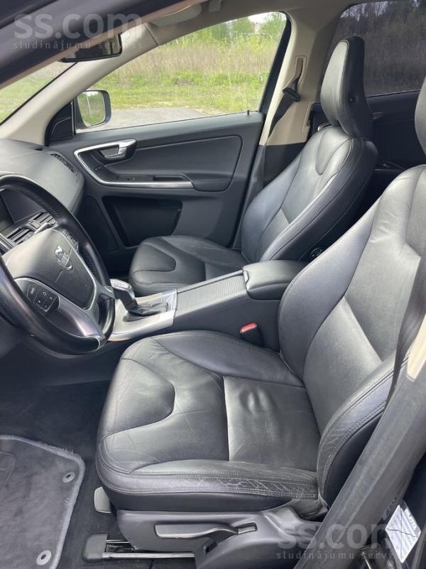 Grey Volvo XC60 2012 in Riga, with an engine capacity of 2.00 L and mileage of 300 thousand km for 5999 €, photo 5 on AUTOMOTO.COM.LV