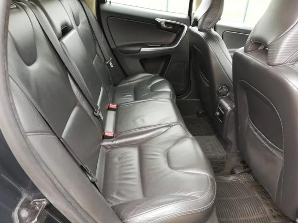 Grey Volvo XC60 2012 in Saldus, with an engine capacity of 2.00 L and mileage of 352 thousand km for 8900 €, photo 7 on AUTOMOTO.COM.LV
