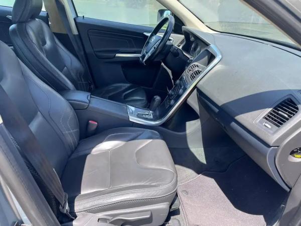 Pelēks Volvo XC60 2012 Jūrmala, ar dzinēja tilpumu 2.00 L un nobraukumu 263 tūkst. km par 10495 €, foto 7 vietnē AUTOMOTO.COM.LV