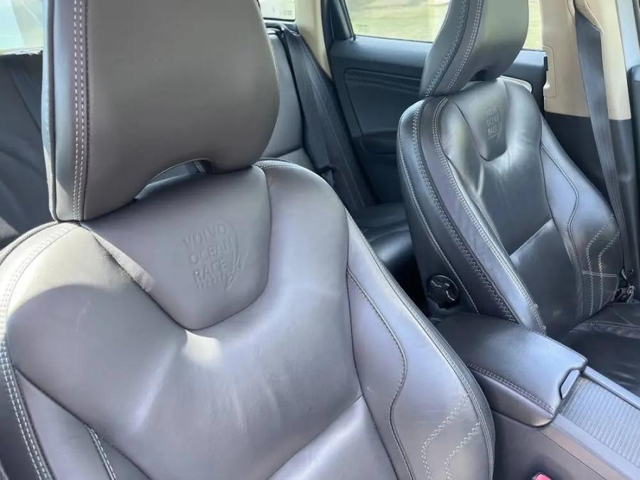 Pelēks Volvo XC60 2012 Jūrmala, ar dzinēja tilpumu 2.00 L un nobraukumu 263 tūkst. km par 10495 €, foto 9 vietnē AUTOMOTO.COM.LV