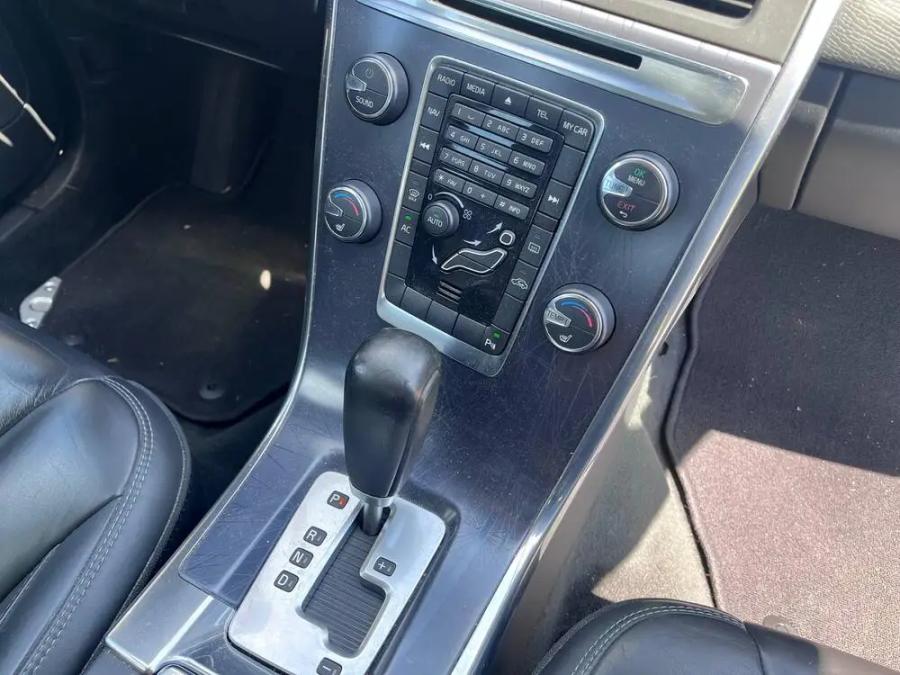 Pelēks Volvo XC60 2012 Jūrmala, ar dzinēja tilpumu 2.00 L un nobraukumu 263 tūkst. km par 10495 €, foto 11 vietnē AUTOMOTO.COM.LV