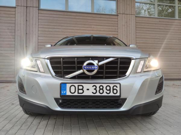 Pelēks Volvo XC60 2012 Rīga, ar dzinēja tilpumu 2.40 L un nobraukumu 273 tūkst. km par 9490 €, foto 2 vietnē AUTOMOTO.COM.LV