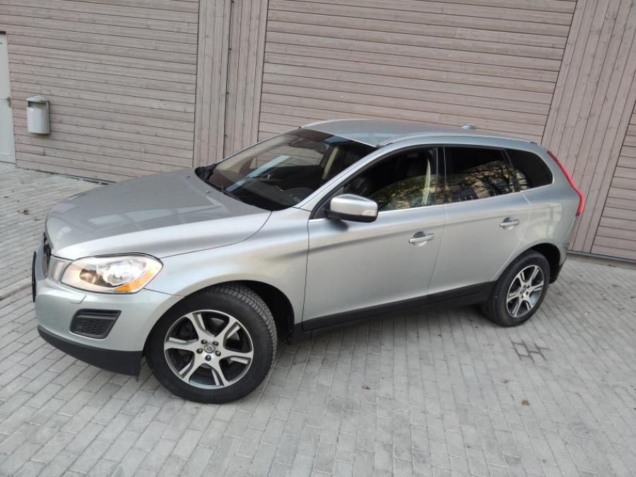 Grey Volvo XC60 2012 in Riga, with an engine capacity of 2.40 L and mileage of 273 thousand km for 9490 €, photo 13 on AUTOMOTO.COM.LV