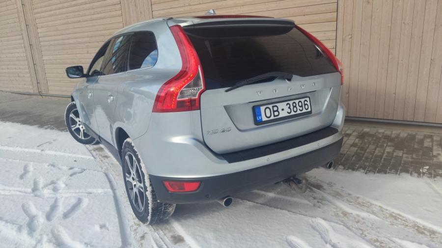 Grey Volvo XC60 2012 in Riga, with an engine capacity of 2.40 L and mileage of 273 thousand km for 9490 €, photo 15 on AUTOMOTO.COM.LV