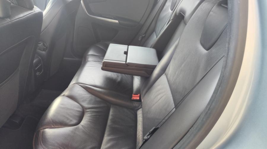 Grey Volvo XC60 2012 in Riga, with an engine capacity of 2.40 L and mileage of 273 thousand km for 9490 €, photo 17 on AUTOMOTO.COM.LV
