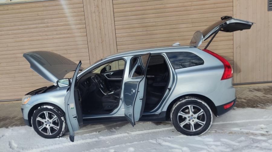 Grey Volvo XC60 2012 in Riga, with an engine capacity of 2.40 L and mileage of 273 thousand km for 9490 €, photo 28 on AUTOMOTO.COM.LV