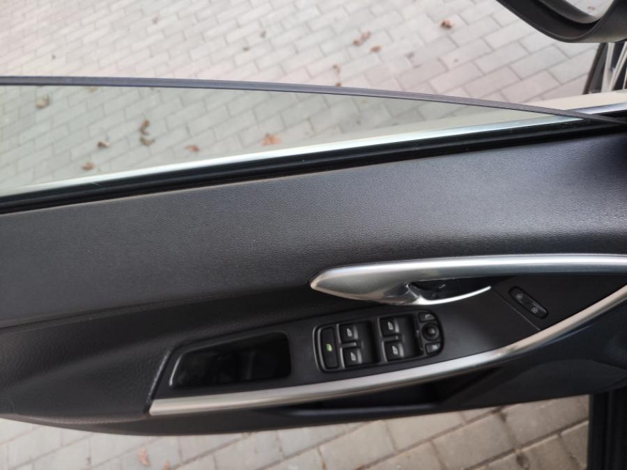Grey Volvo XC60 2012 in Riga, with an engine capacity of 2.40 L and mileage of 273 thousand km for 9490 €, photo 29 on AUTOMOTO.COM.LV