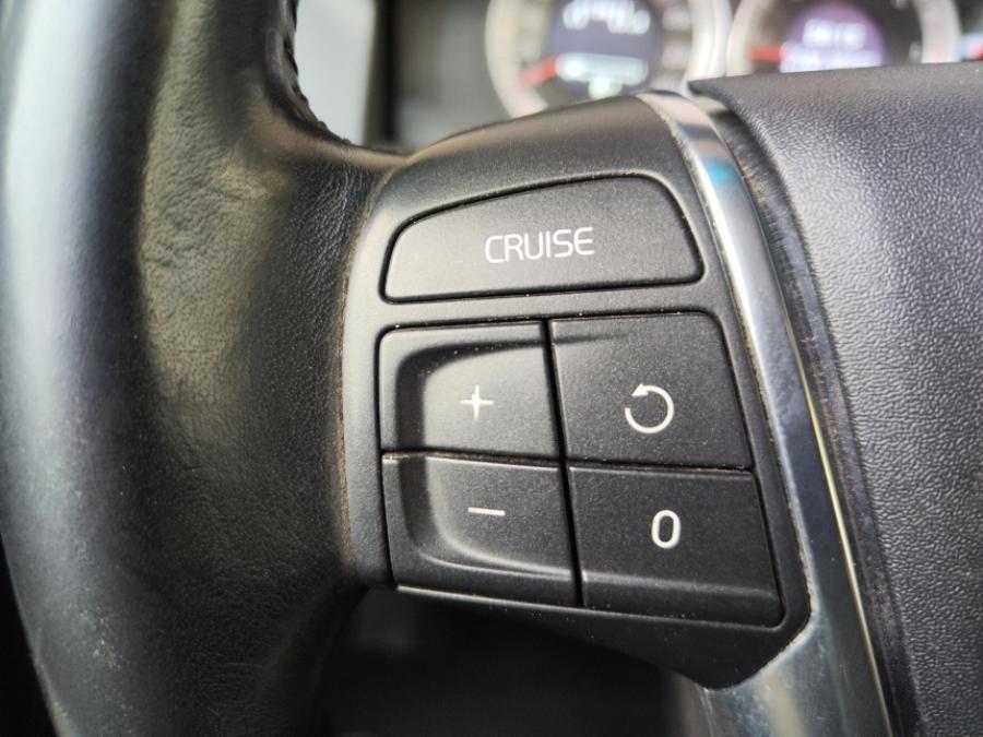 Grey Volvo XC60 2012 in Riga, with an engine capacity of 2.40 L and mileage of 273 thousand km for 9490 €, photo 42 on AUTOMOTO.COM.LV