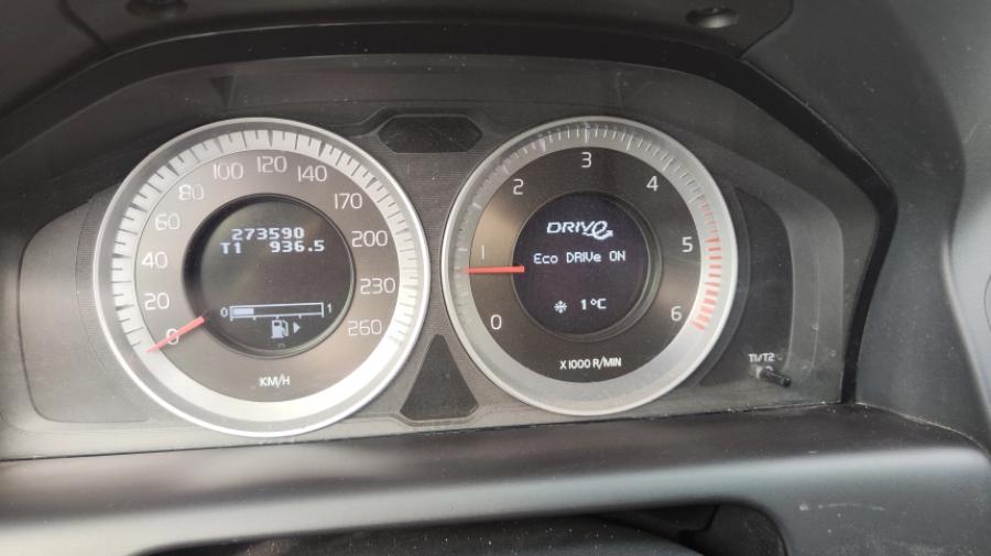 Grey Volvo XC60 2012 in Riga, with an engine capacity of 2.40 L and mileage of 273 thousand km for 9490 €, photo 43 on AUTOMOTO.COM.LV