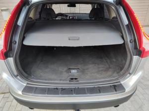 Grey Volvo XC60 2012 in Riga, with an engine capacity of 2.40 L and mileage of 273 thousand km for 9490 €, photo 44 on AUTOMOTO.COM.LV