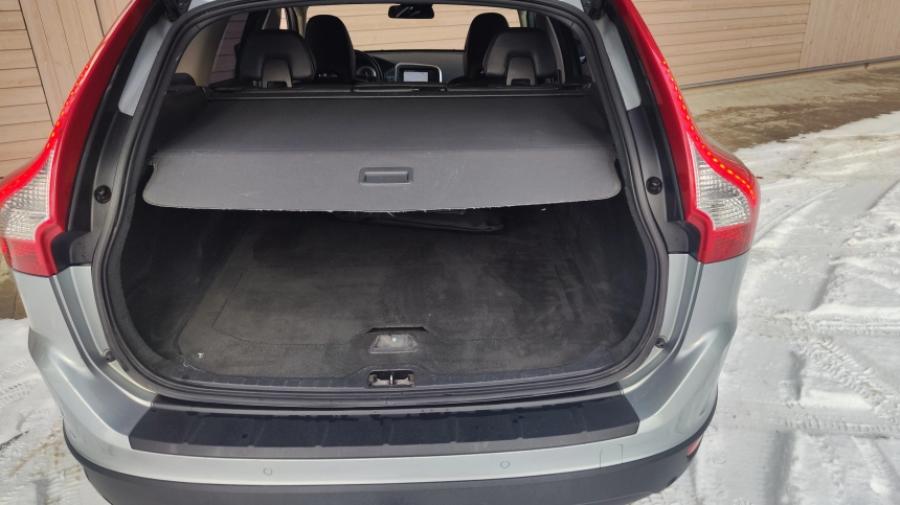 Grey Volvo XC60 2012 in Riga, with an engine capacity of 2.40 L and mileage of 273 thousand km for 9490 €, photo 56 on AUTOMOTO.COM.LV