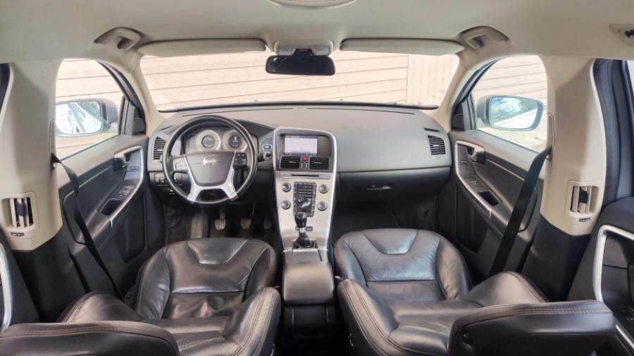 Grey Volvo XC60 2012 in Riga, with an engine capacity of 2.40 L and mileage of 273 thousand km for 9490 €, photo 61 on AUTOMOTO.COM.LV