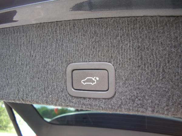 Pelēks Volvo XC60 2012 Rīga, ar dzinēja tilpumu 2.00 L un nobraukumu 216 tūkst. km par 11350 €, foto 3 vietnē AUTOMOTO.COM.LV