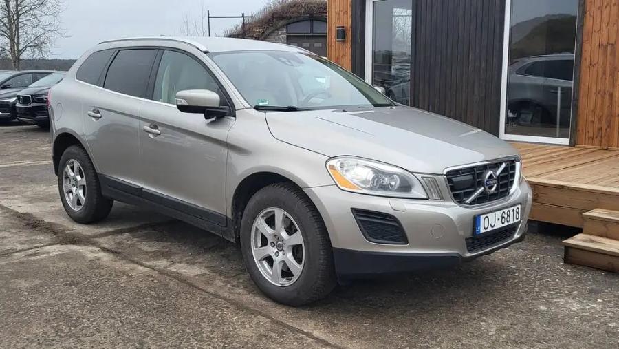 Pelēks Volvo XC60 2012 Rīga, ar dzinēja tilpumu 2.00 L un nobraukumu 191 tūkst. km par 8000 €, foto 1 vietnē AUTOMOTO.COM.LV
