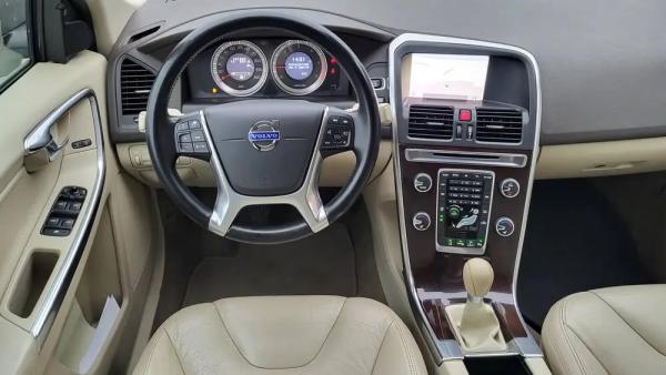 Grey Volvo XC60 2012 in Riga, with an engine capacity of 2.00 L and mileage of 191 thousand km for 8000 €, photo 4 on AUTOMOTO.COM.LV