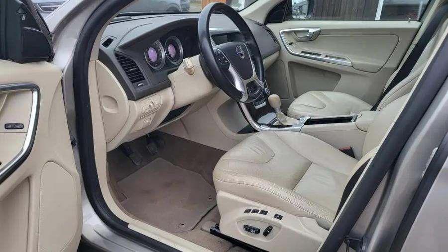 Pelēks Volvo XC60 2012 Rīga, ar dzinēja tilpumu 2.00 L un nobraukumu 191 tūkst. km par 8000 €, foto 8 vietnē AUTOMOTO.COM.LV