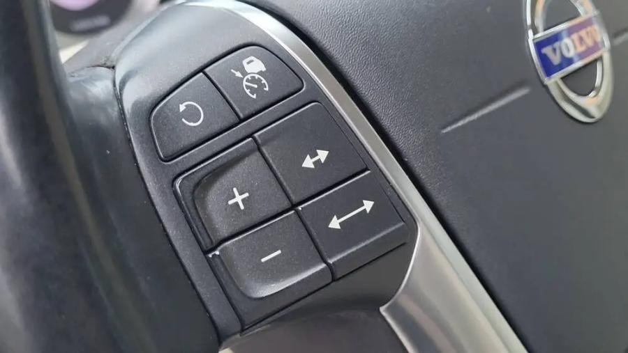 Pelēks Volvo XC60 2012 Rīga, ar dzinēja tilpumu 2.00 L un nobraukumu 191 tūkst. km par 8000 €, foto 10 vietnē AUTOMOTO.COM.LV