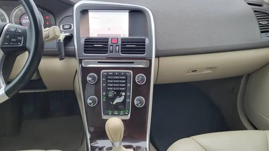 Pelēks Volvo XC60 2012 Rīga, ar dzinēja tilpumu 2.00 L un nobraukumu 191 tūkst. km par 8000 €, foto 12 vietnē AUTOMOTO.COM.LV