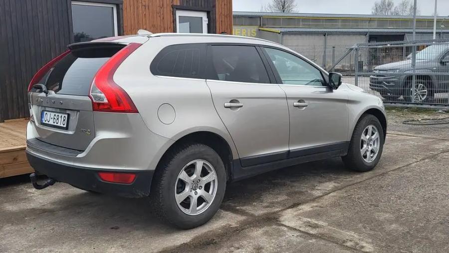 Pelēks Volvo XC60 2012 Rīga, ar dzinēja tilpumu 2.00 L un nobraukumu 191 tūkst. km par 8000 €, foto 19 vietnē AUTOMOTO.COM.LV