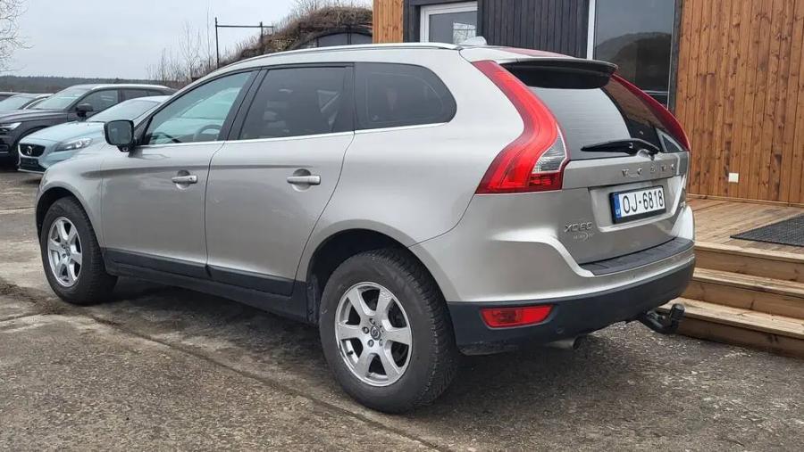 Pelēks Volvo XC60 2012 Rīga, ar dzinēja tilpumu 2.00 L un nobraukumu 191 tūkst. km par 8000 €, foto 21 vietnē AUTOMOTO.COM.LV