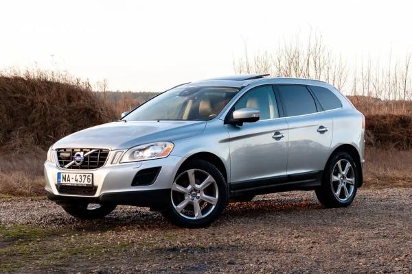 Pelēks Volvo XC60 2012 Rīga, ar dzinēja tilpumu 2.40 L un nobraukumu 260 tūkst. km par 11995 €, foto 3 vietnē AUTOMOTO.COM.LV