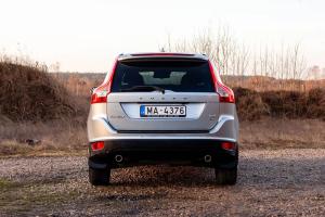 Pelēks Volvo XC60 2012 Rīga, ar dzinēja tilpumu 2.40 L un nobraukumu 260 tūkst. km par 11995 €, foto 7 vietnē AUTOMOTO.COM.LV