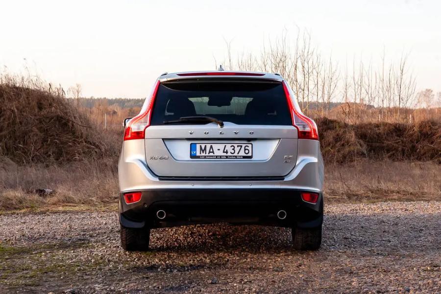 Pelēks Volvo XC60 2012 Rīga, ar dzinēja tilpumu 2.40 L un nobraukumu 260 tūkst. km par 11995 €, foto 7 vietnē AUTOMOTO.COM.LV