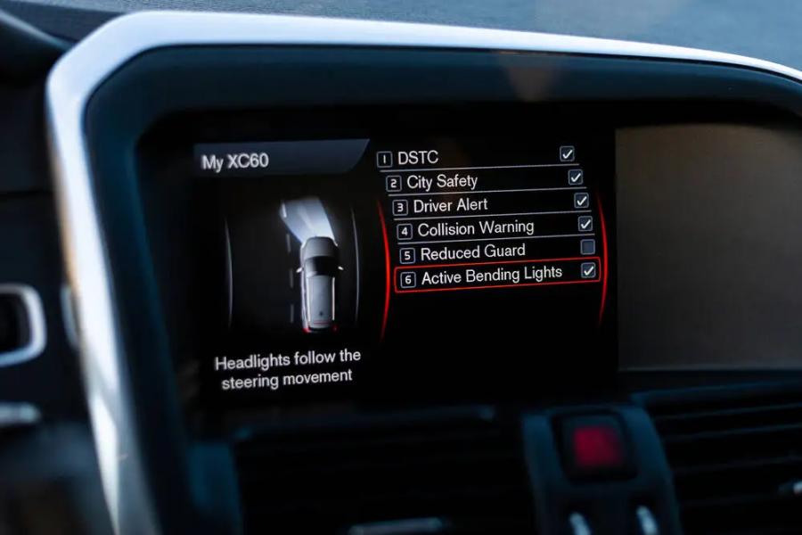 Pelēks Volvo XC60 2012 Rīga, ar dzinēja tilpumu 2.40 L un nobraukumu 260 tūkst. km par 11995 €, foto 19 vietnē AUTOMOTO.COM.LV