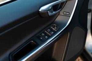 Pelēks Volvo XC60 2012 Rīga, ar dzinēja tilpumu 2.40 L un nobraukumu 260 tūkst. km par 11995 €, foto 21 vietnē AUTOMOTO.COM.LV